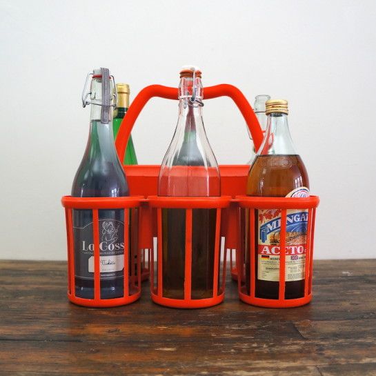 Vintage flessenrek in de winkel van Marché du Pre