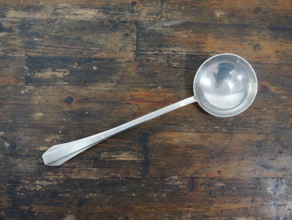 Art deco soeplepel in de winkel van Marché du Pre